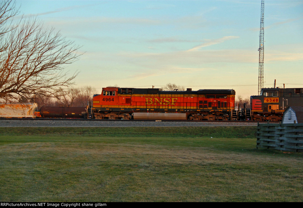 BNSF 4964 sits in the galesburg yard.